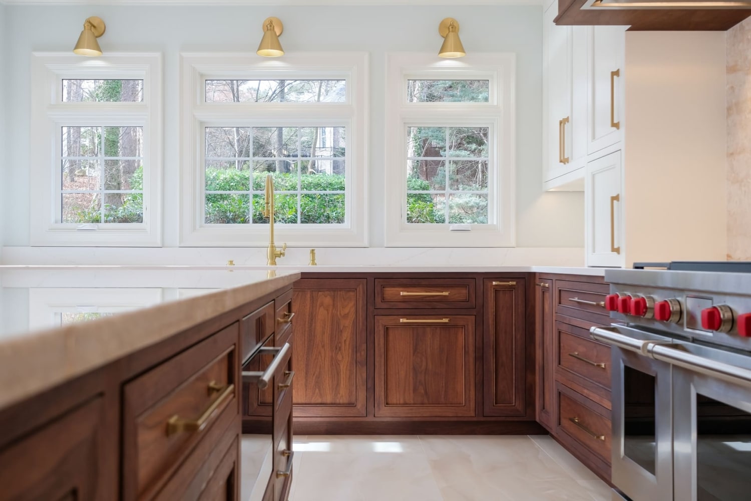 Classic Luxury: An Opulent Kitchen Featuring Mullion Mirror Island ...